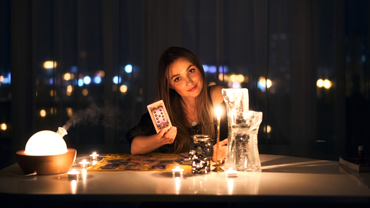 What to Expect During a Psychic Reading Session - Whats-Your-Sign.com